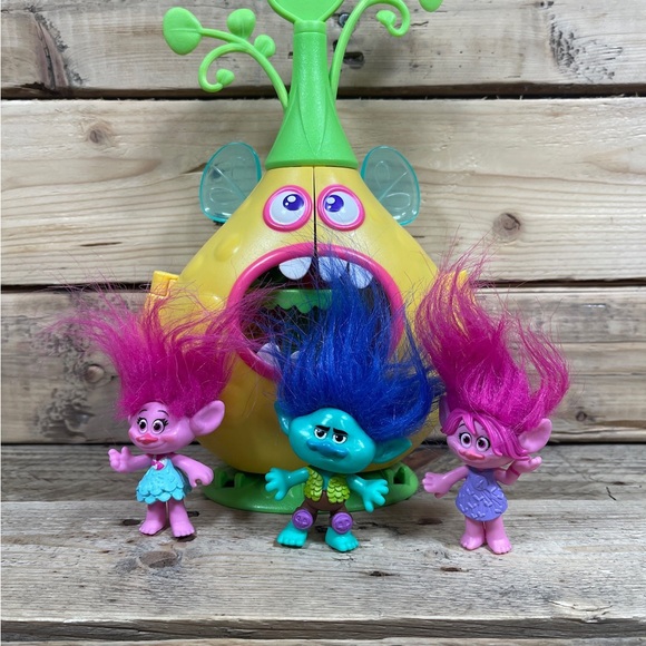Hasbro | Toys | 4x Hasbro Trolls Camp Critter Pod Playset Figures 27 ...